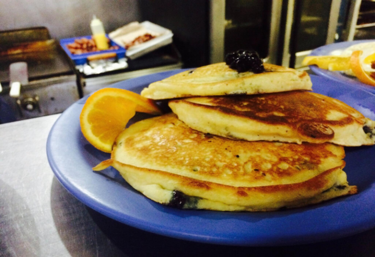 17 BEST Local & Unique Boothbay Harbor Restaurants 2023
